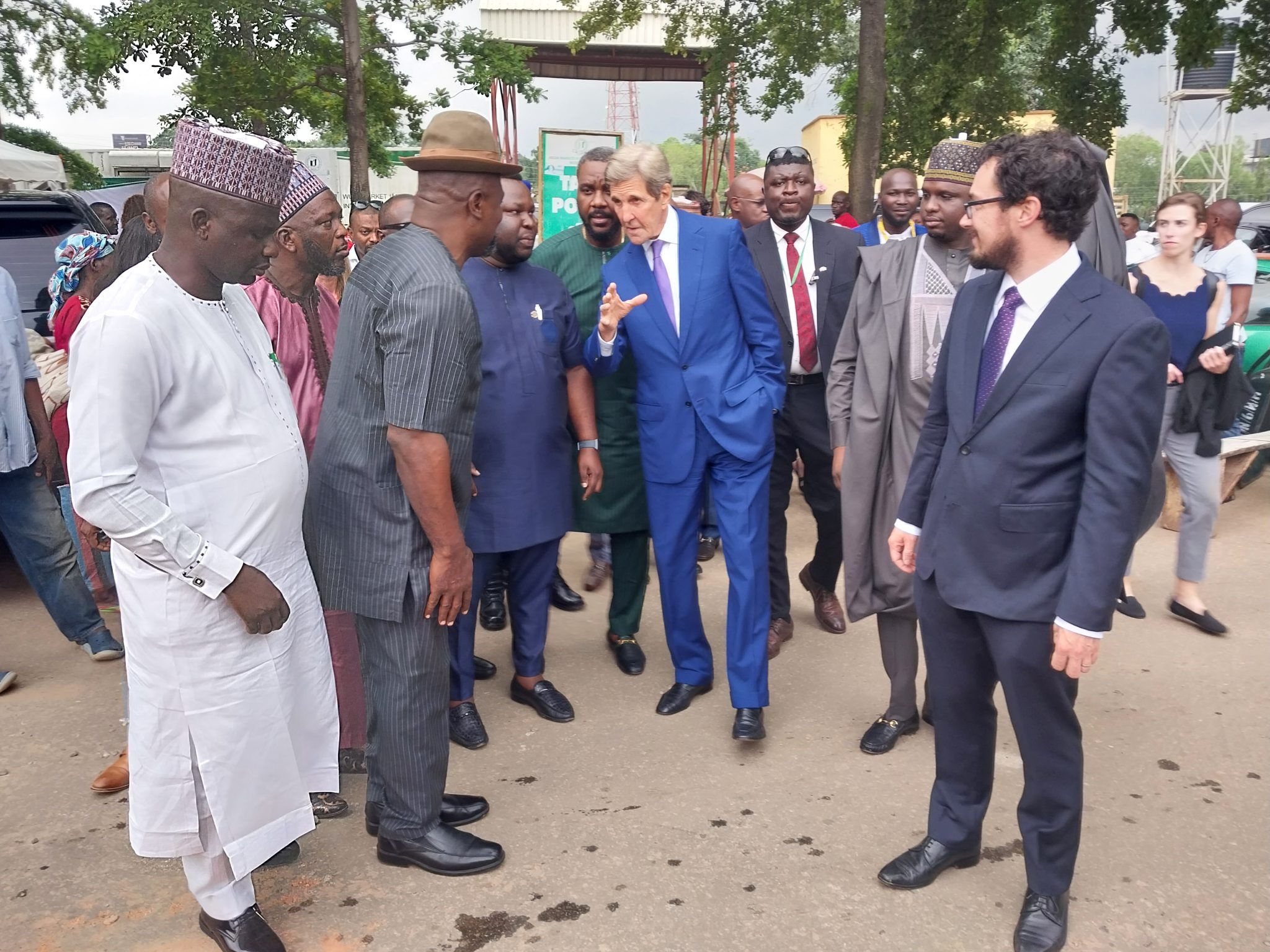 Senator John Kerry Inspects Wuse Market Solar Interconnected Mini-Grid ...